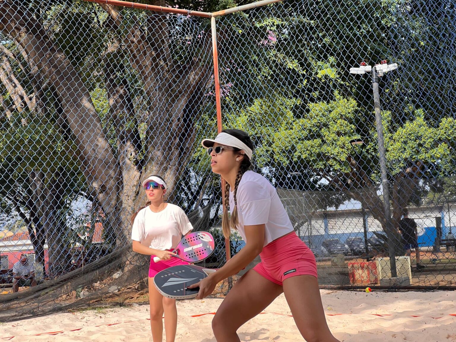 Mais de 50 atletas participam do Campeonato de Beach Tennis em Cosmópolis