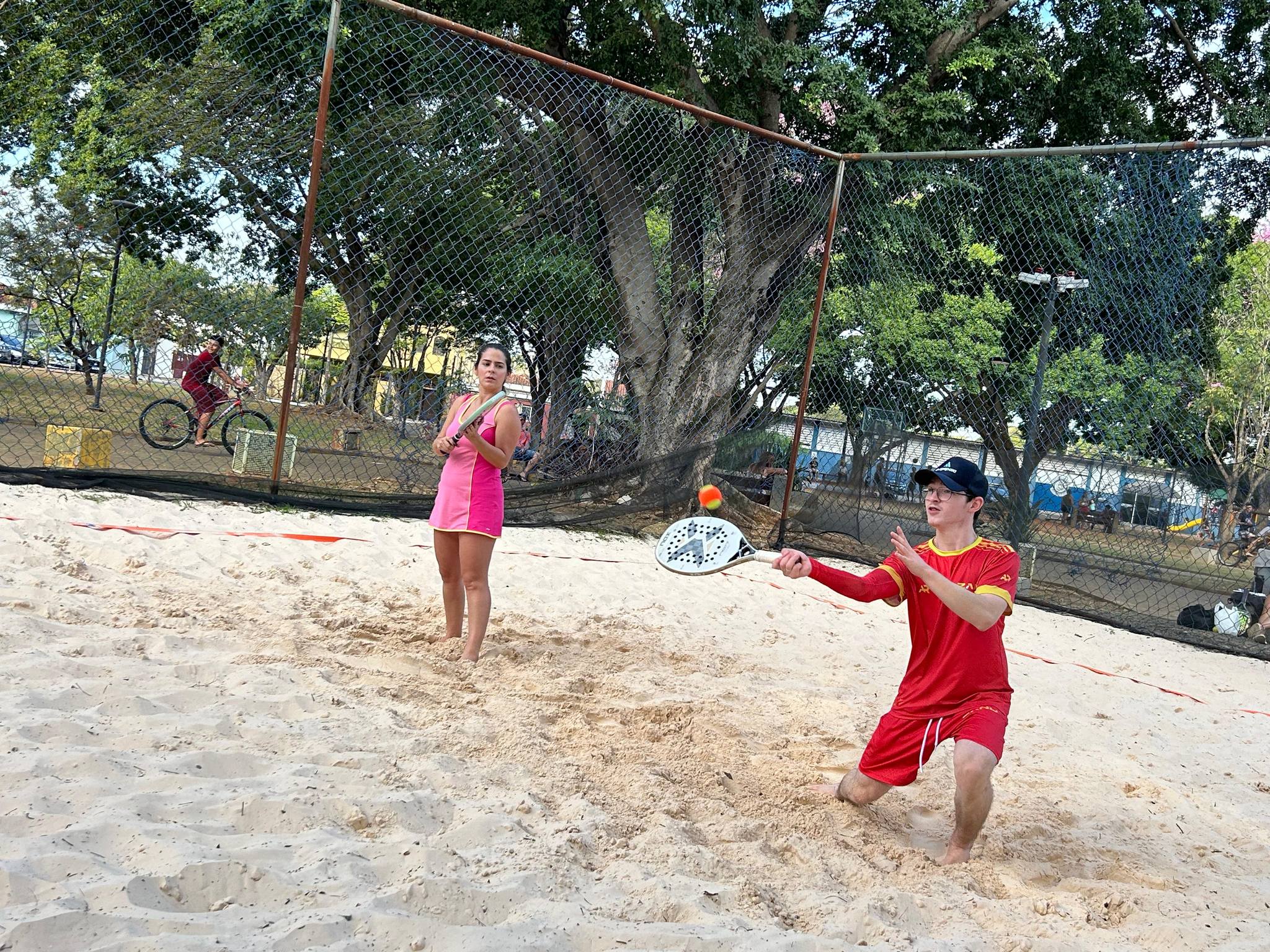 Mais de 50 atletas participam do Campeonato de Beach Tennis em Cosmópolis