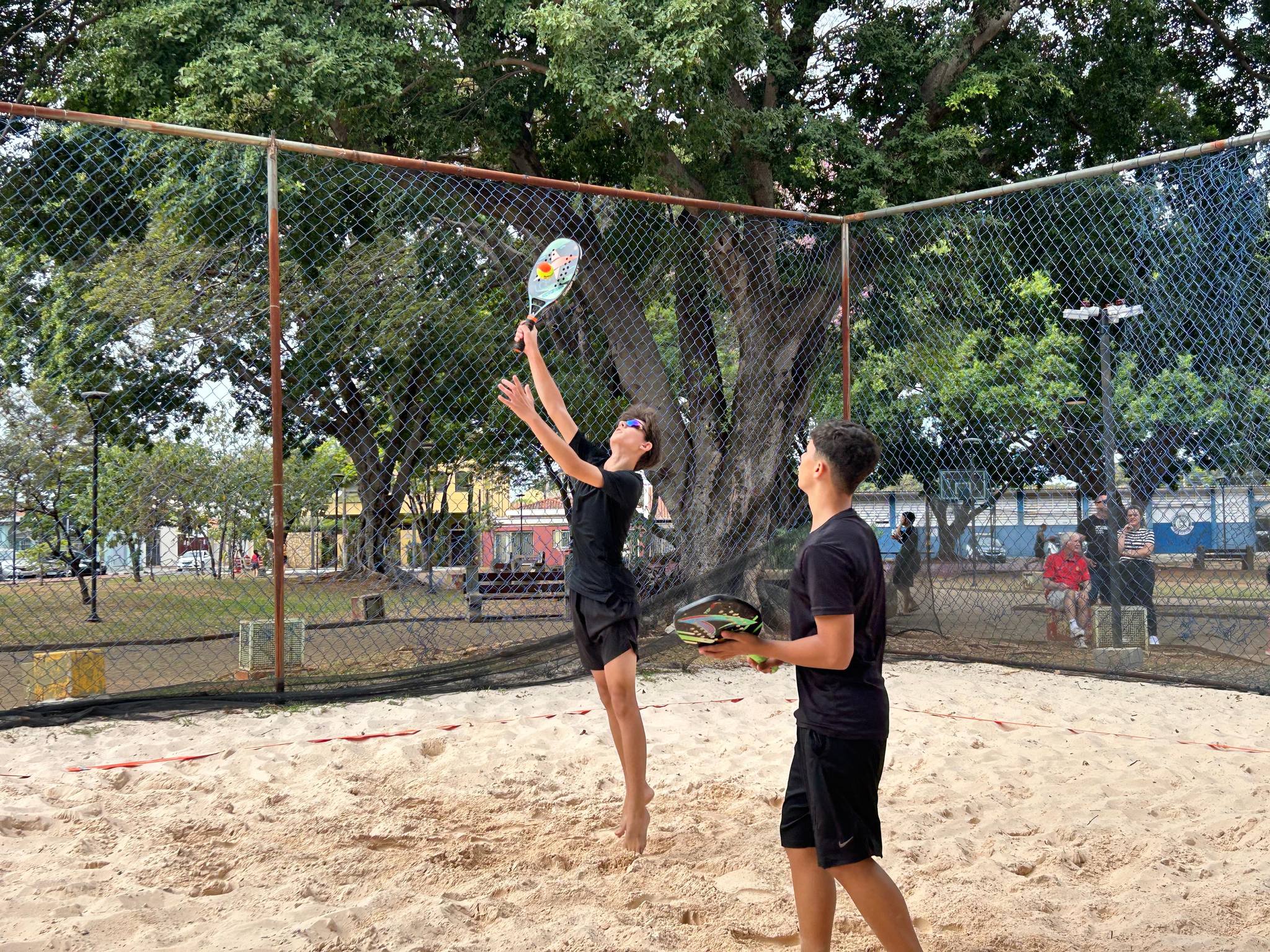 Mais de 50 atletas participam do Campeonato de Beach Tennis em Cosmópolis